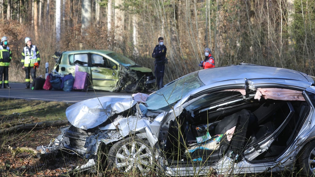 Auto gerät auf Gegenspur: Sieben Verletzte bei Unfall nahe Biberach