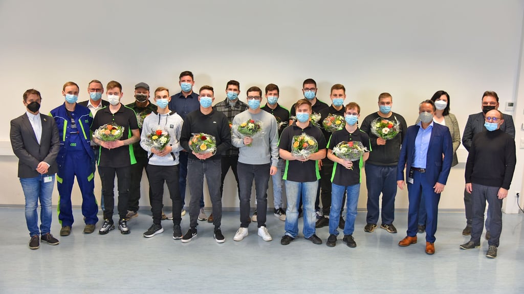 Wo junge Facharbeiter nach erfolgreicher Ausbildung ins Arbeitsleben ...