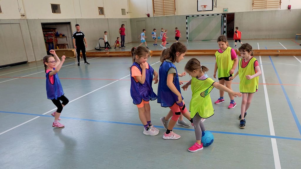 Jessener Grundschüüler „besuchen“ Fußballschule von Paul Pflug