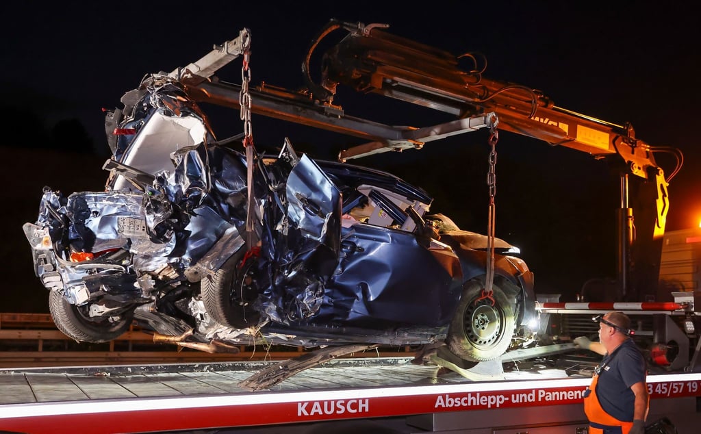 Unfall auf A14 bei Halle: Ermittlungen gegen Fahrer von Kleinbus