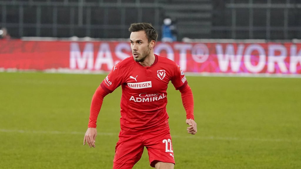 Nico Hug wechselt zum Halleschen FC - Talent Arne Rühlemann steigt auf