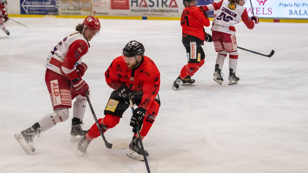 Verteidiger verlängert Vertrag beim Eishockey-Oberligisten: Maurice ...
