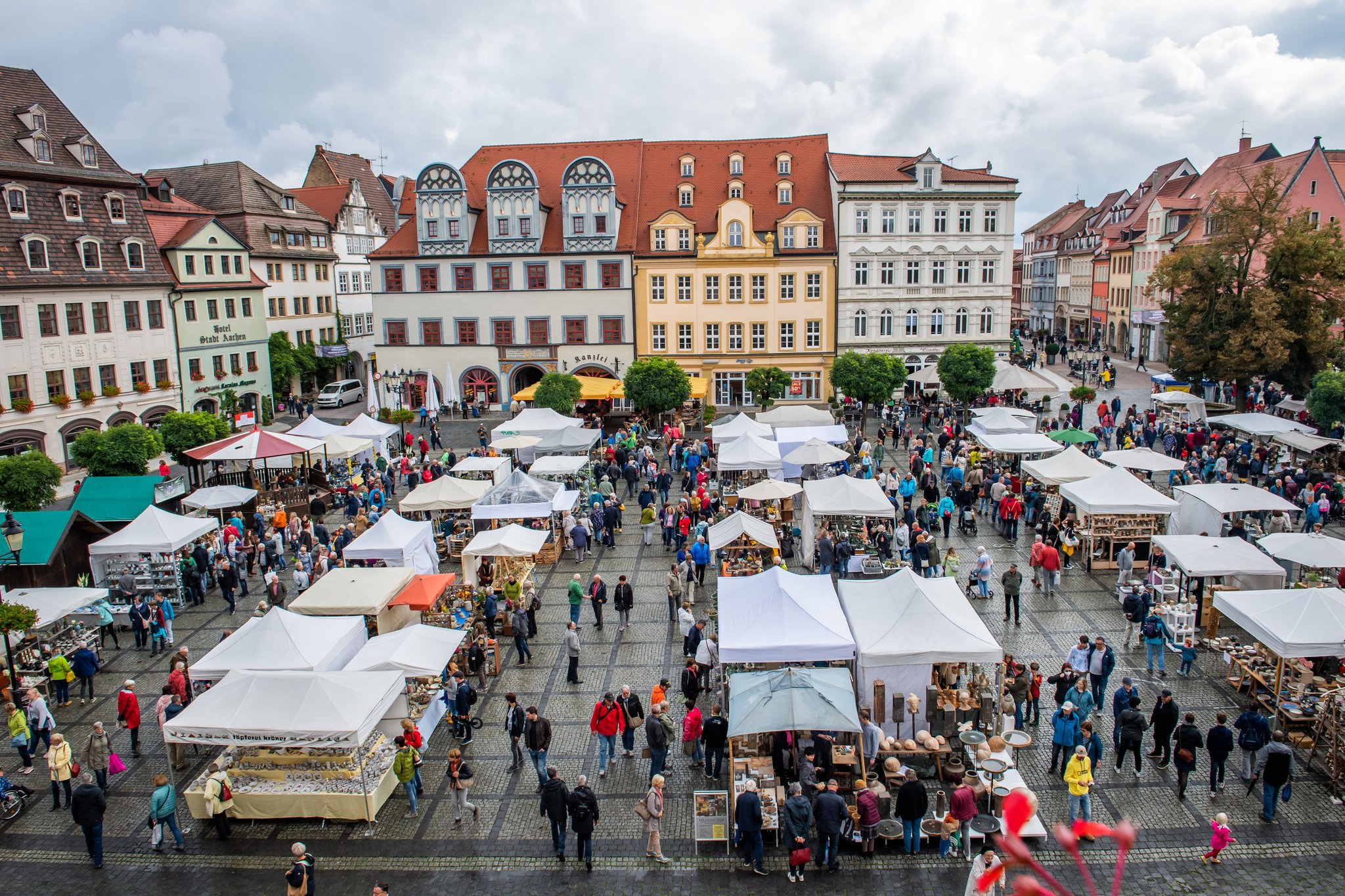 Innenstadt: Viel los in Naumburgs „Wohnstube“: Weinfest trifft auf ...