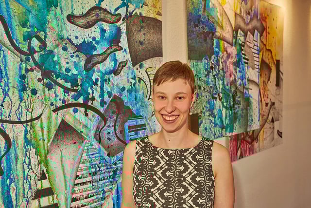 Eine Galerie voller abstrakter Werke: 25-Jährige Ulrike Basner zeigt ...