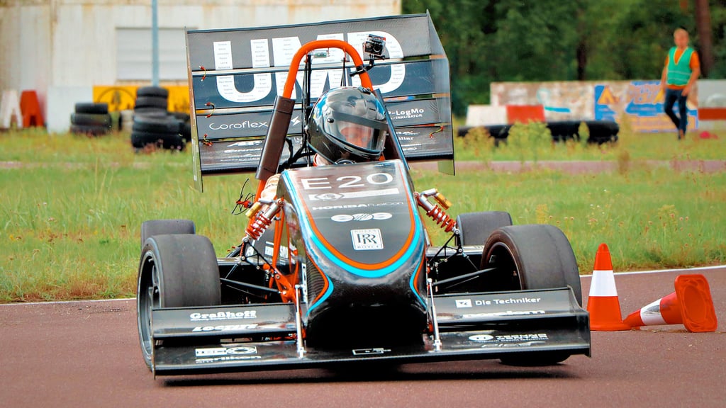 Uni Magdeburg: Auto-Rennen: Spannung wie in der Formel 1