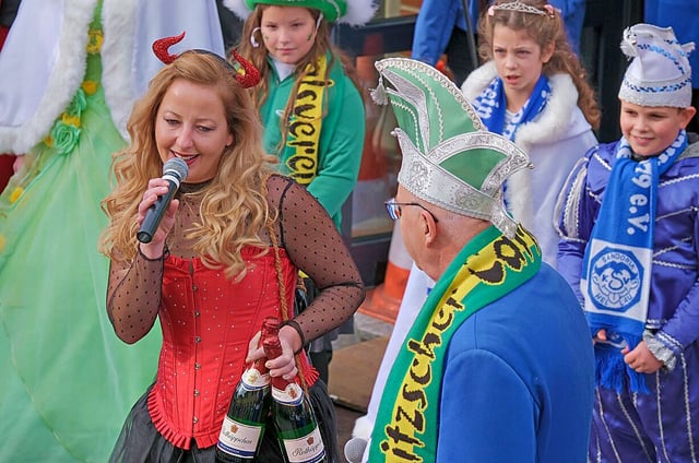 Karnevalsauftakt in Sandersdorf-Brehna: Erst Engel, dann Teufel ...