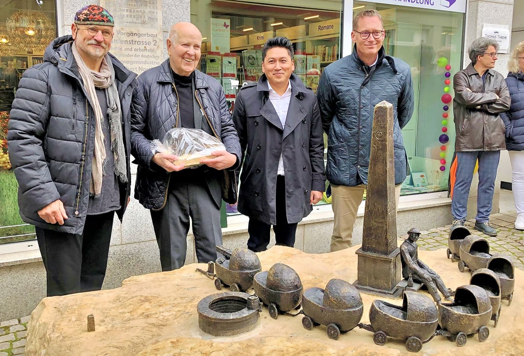 Einweihung des Zeitzer Kinderwagendenkmals: Dort, wo alles begann ...