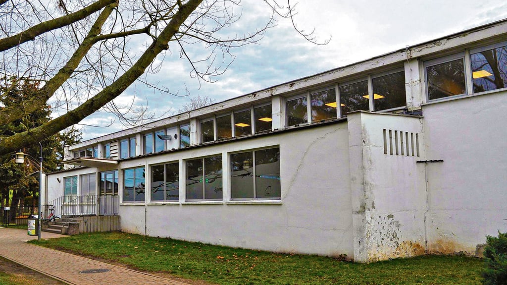 Kritik an Förderpraxis: Bauverzögerung bei Schwimmhalle Weißenfels ...