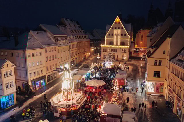 Eröffnung Weihnachtsmarkt: Warum das Lutherdenkmal in Eisleben nun ein ...