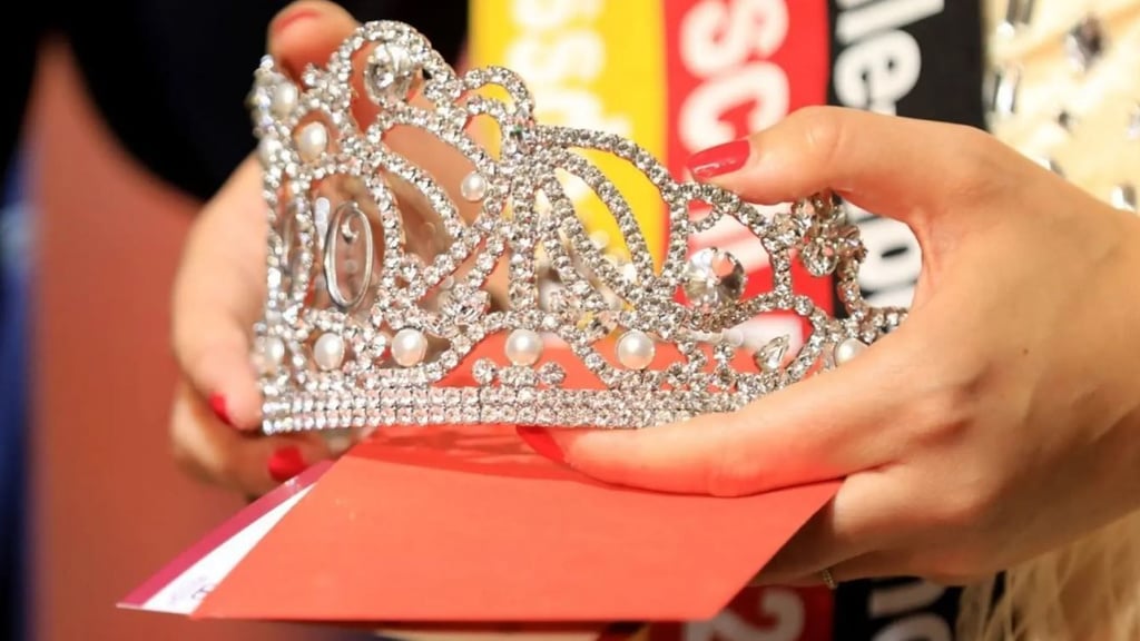 Auf Siegeskurs: Miss Germany: Sie ist weiter! Magdeburgerin Kira ins ...