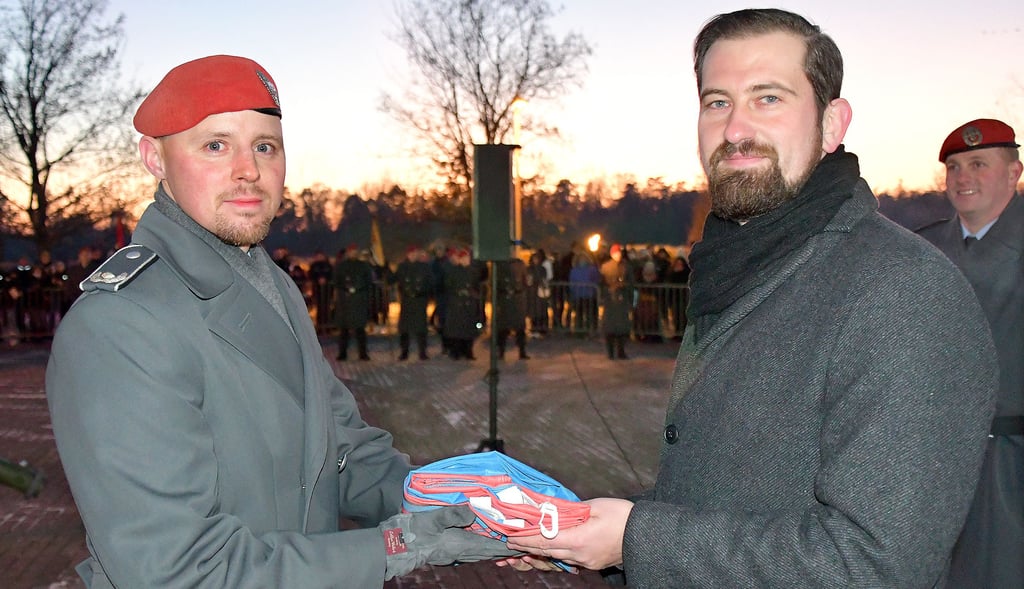 Bundeswehr: Die Stadtfahne von Havelberg geht mit in den Einsatz nach Litauen