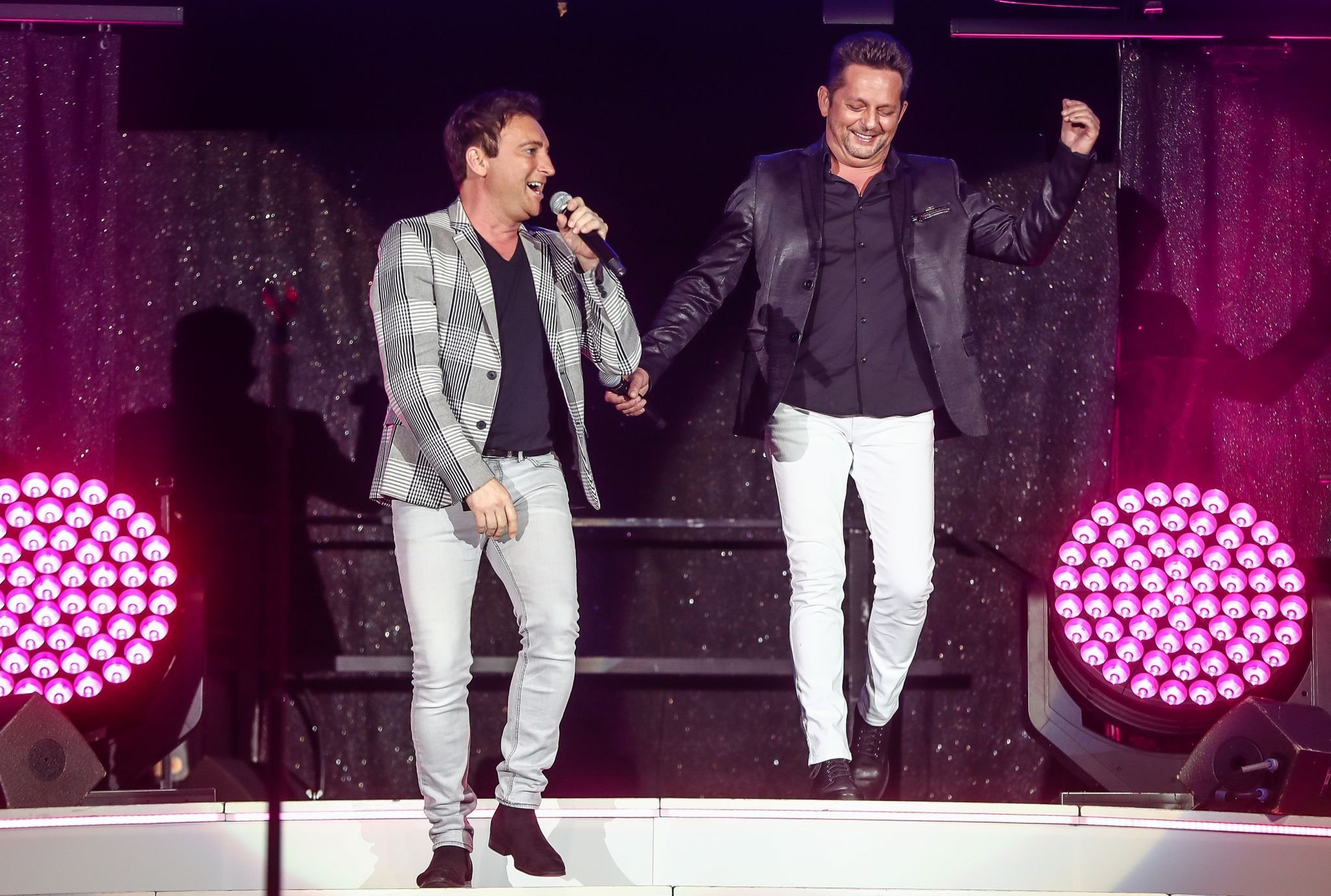 Offizielle Deutsche Charts: Schlager-Duo Fantasy besteigt den Thron