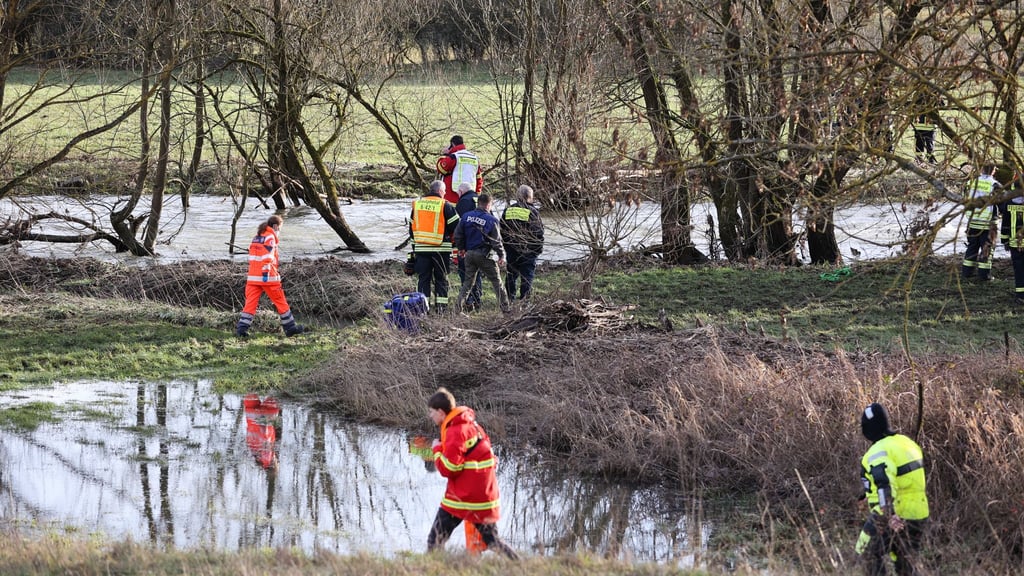 Notfälle: Elfjähriger nach Schlauchboot-Unfall auf der Lahn gestorben Notfälle: Elfjähriger nach Schlauchboot-Unfall auf der Lahn gestorben