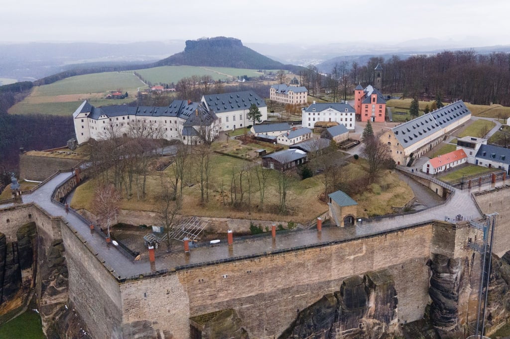 Museen: Corona und Waldbrände: Festung Königstein mit Besucherminus