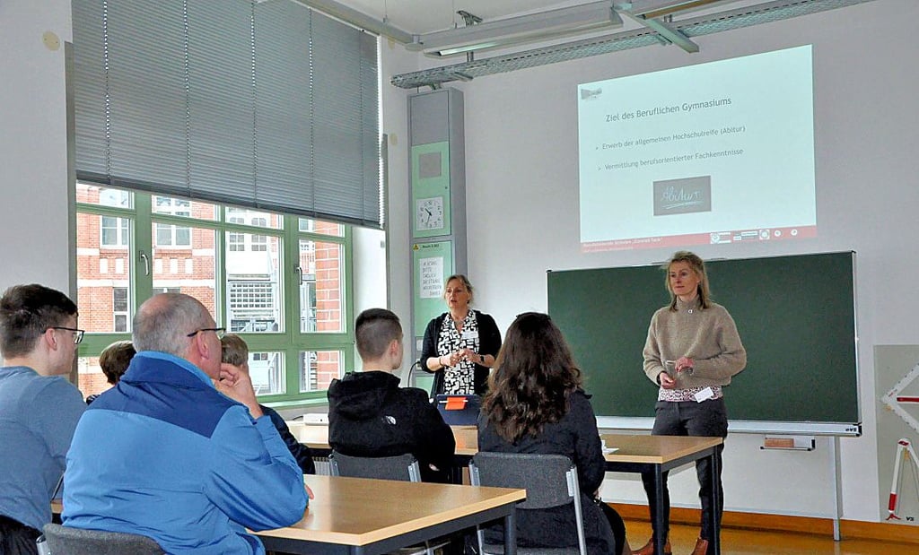 Ausbildung: Über die Berufsschule in Burg den Weg zur Uni finden