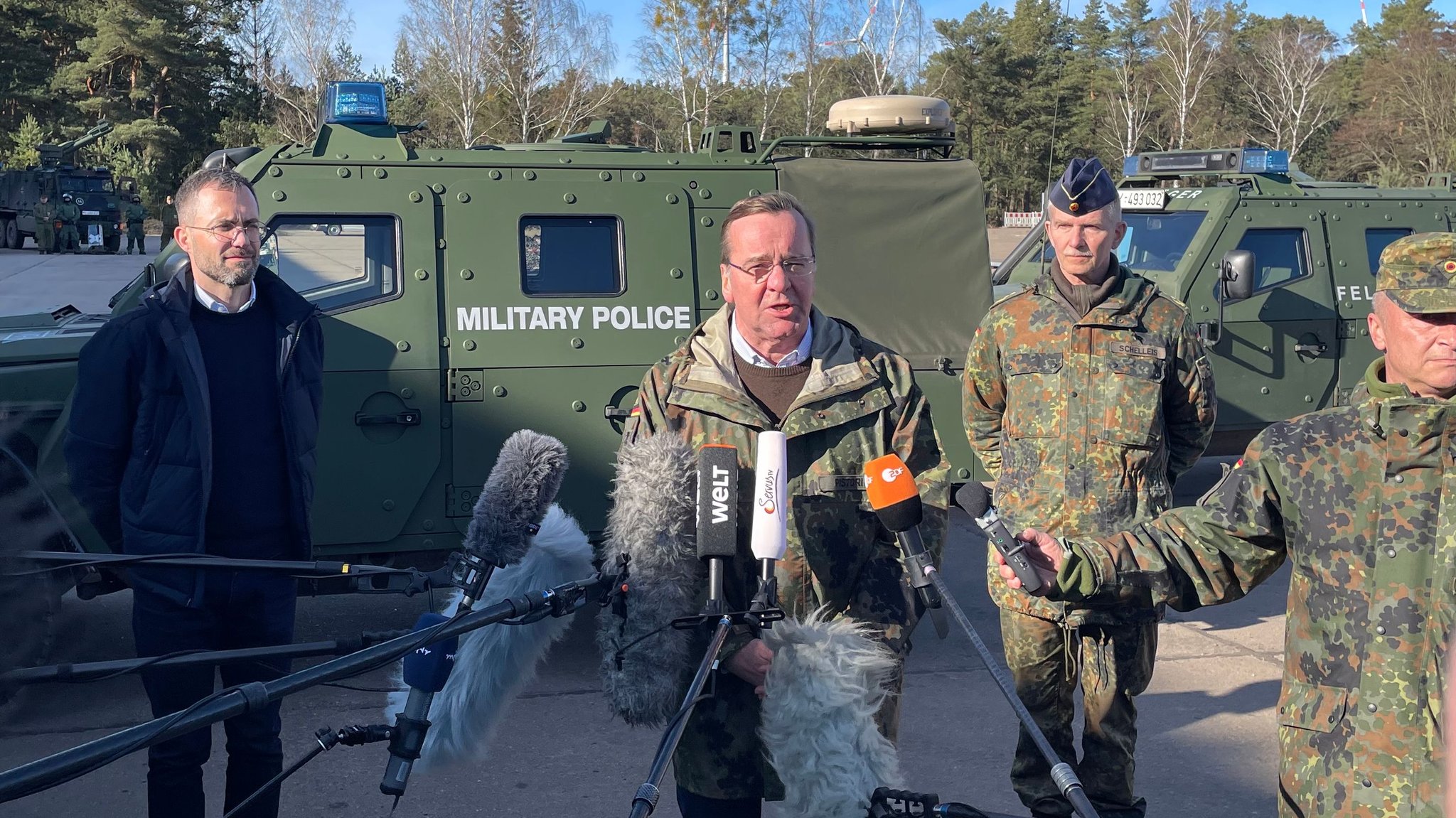 Bundeswehr: Verteidigungsminister Boris Pistorius besucht Truppe in ...