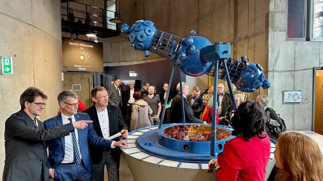 Video: Planetarium Halle eröffnet: Was die Besucher am Holzplatz erwartet