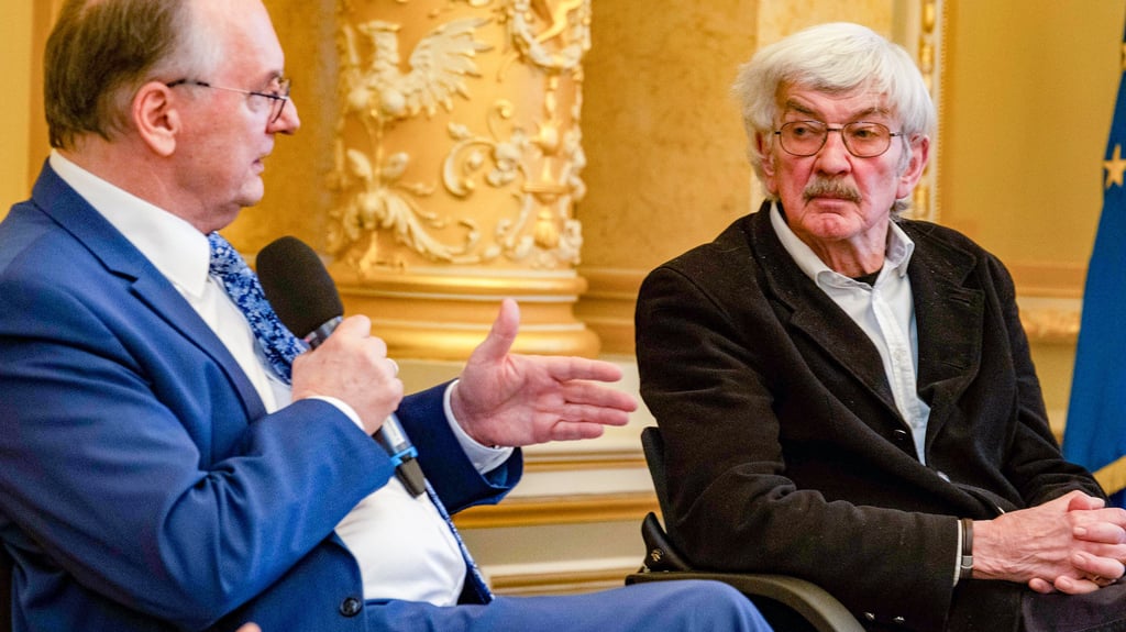 Christoph Hein diskutiert in der Staatskanzlei über Deutschlands ...