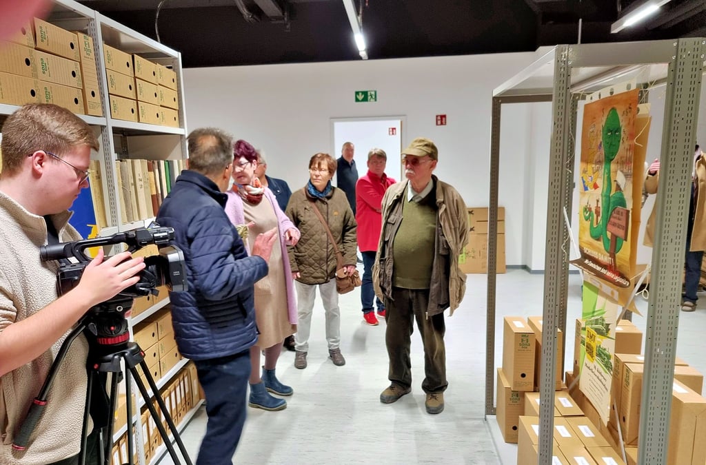 Umzug ins Stadtzentrum: Stadtarchiv Köthen an neuem Standort angekommen - Archivare haben jetzt ...