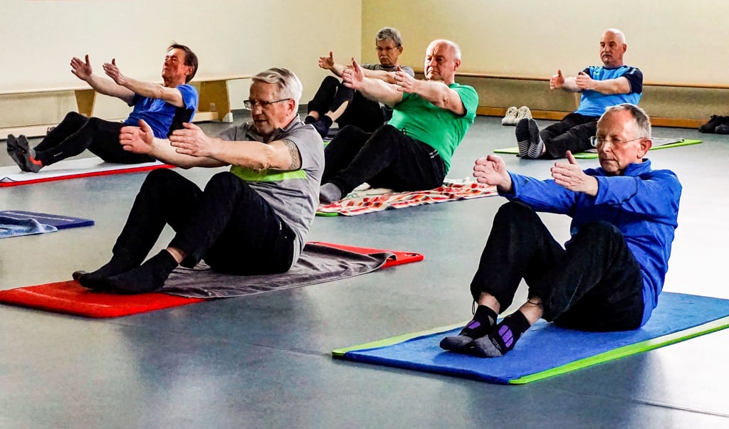 Alles - außer bunte Tücher: Welche besondere Sportgruppe Christina ...