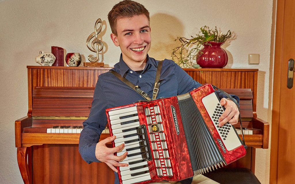 Leidenschaft Akkordeon: Bernburger Musiker Fabian Golke bewirbt sich ...