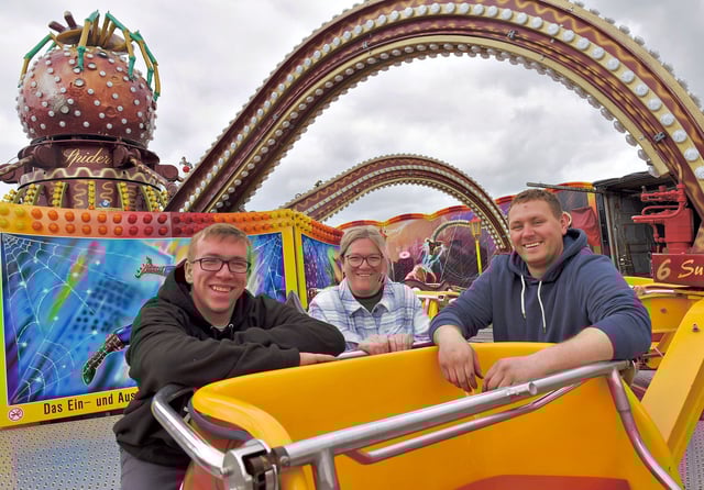 Veranstaltung: Frühlingswiese Eisleben 2023 - Fahrgeschäft Spider ...