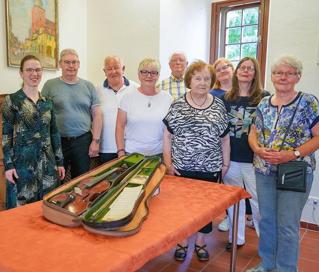 Familie übergibt Instrument: Stadtgeschichtsmuseum Dessau erhält ein Geschenk - Geige steht für ...