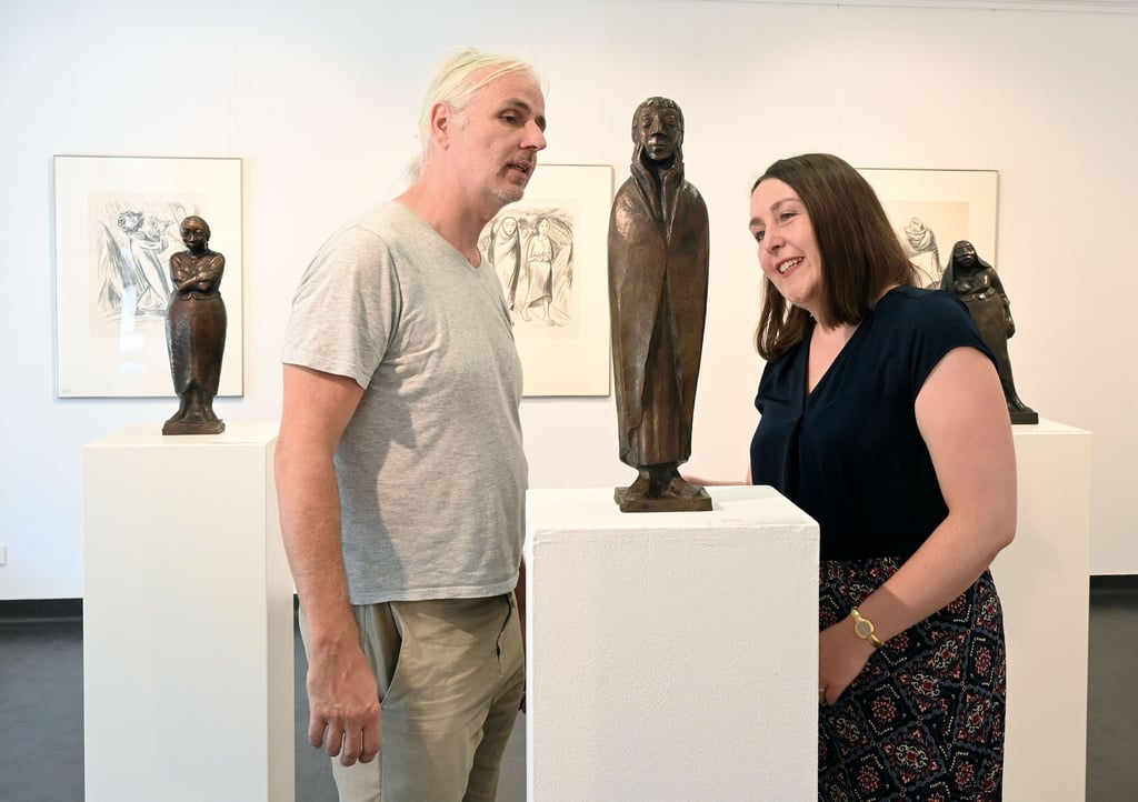 Galerie Himmelreich: So ehrt Ausstellung in Magdeburg den Bildhauer ...