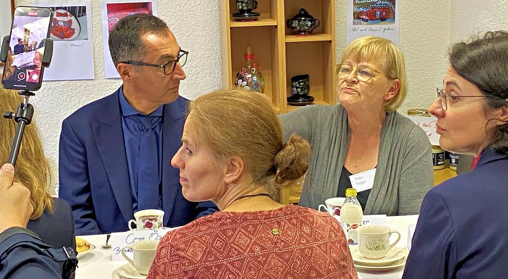 Bundesminister tourt rund um Bernburg: Warum Cem Özdemir bei Margret ... Bundesminister tourt rund um Bernburg: Warum Cem Özdemir bei Margret ...
