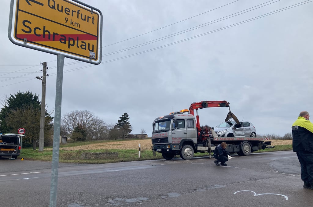 Kollision zwischen Querfurt und Röblingen: Frau wird bei Unfall nahe Schraplau schwer verletzt