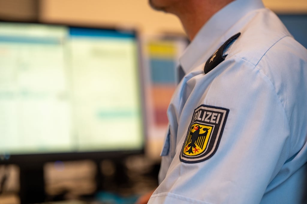 Polizeibericht: Taxi wird in Burg bei Magdeburg zur Zielscheibe: Unbekannte zerstechen Reifen ...