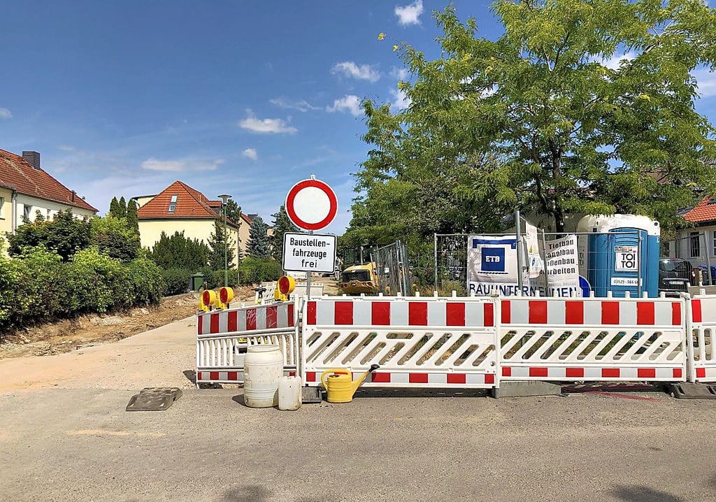 Straßenbau: Anwohner in der Dessauer Fichtenbreite sind sauer - Bauarbeiten ziehen sich schon ...