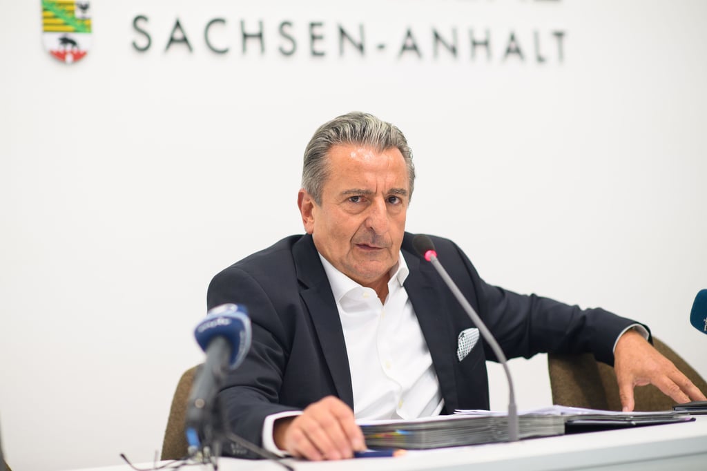 Balkon-Affäre: Sachsen-Anhalts Landtagspräsident Schellenberger hält ...