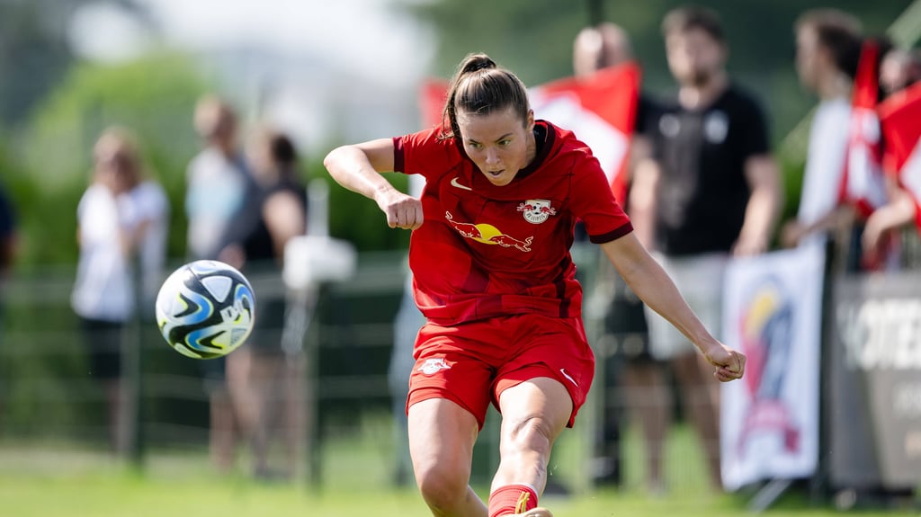 "Zu früh, RB mit Bayern und Wolfsburg zu vergleichen": Julia Pollak ...
