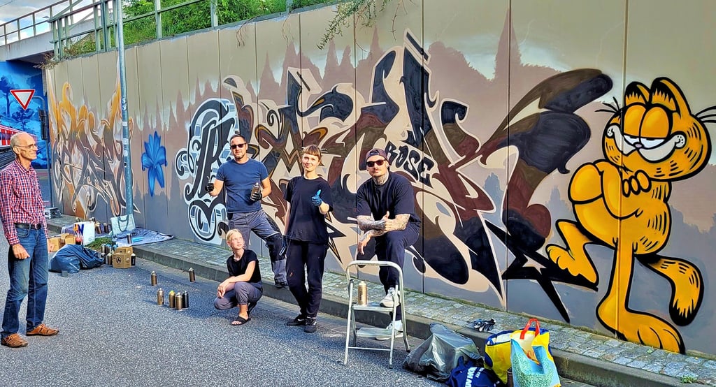Kunst: Graffiti-Garfield ziehrt Bahndamm in Stendal