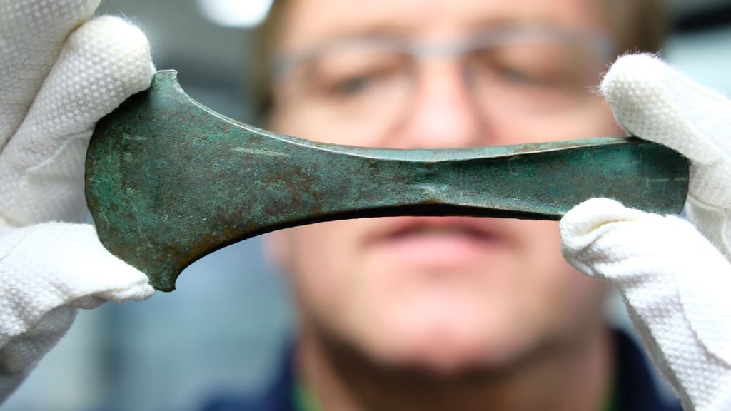 Archäologie: Frühbronzezeitliche Beile komplett geschmiedet