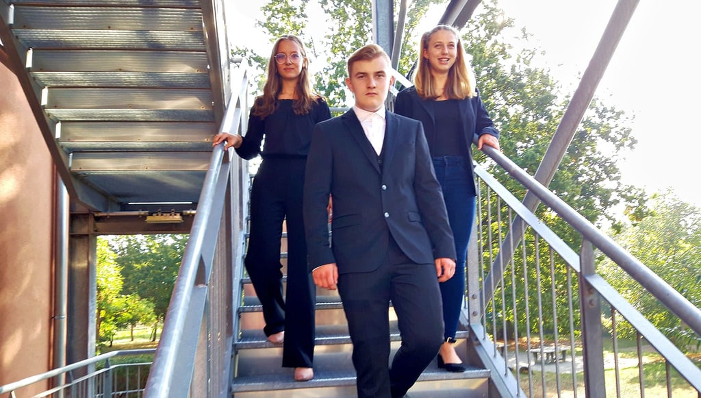 Elegantes Trio an der Schule: Im feinen Zwirn - Raguhner Schülertrio ...