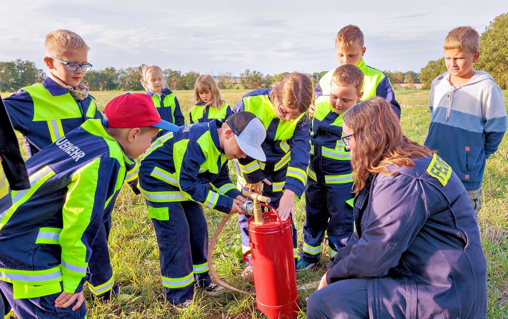 Feuerwehr im Burgenlandkreis: Neue Kinderwehr gegründet: Matschen ist ...