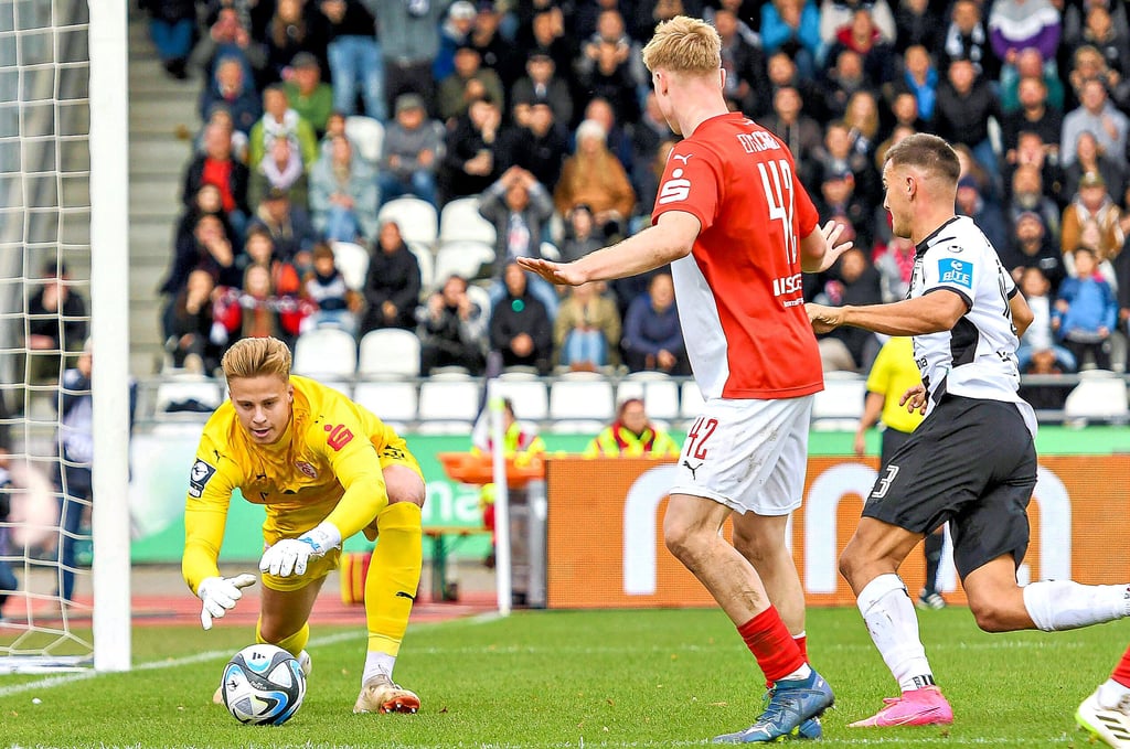 22-Jähriger Keeper ersetzte Konkurrent Müller: Wie HFC-Debütant Schulze ...