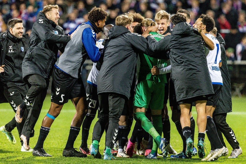 Fußball: 1. FC Magdeburg trotz zwei Eigentoren im Pokal-Achtelfinale