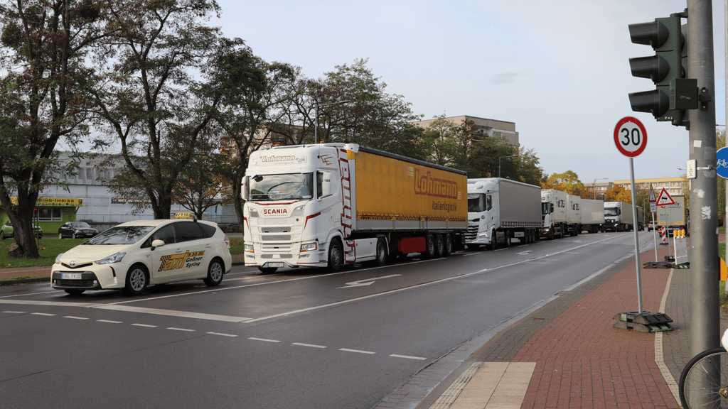 A2 Unfall Stau in Burg: Warum die Polizei nicht eingreift