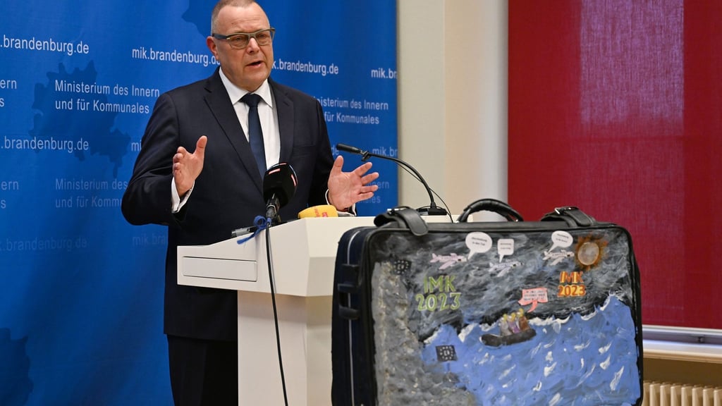 Innenminister: Migrationspolitik: Stübgen vermisst entschlossenes Handeln