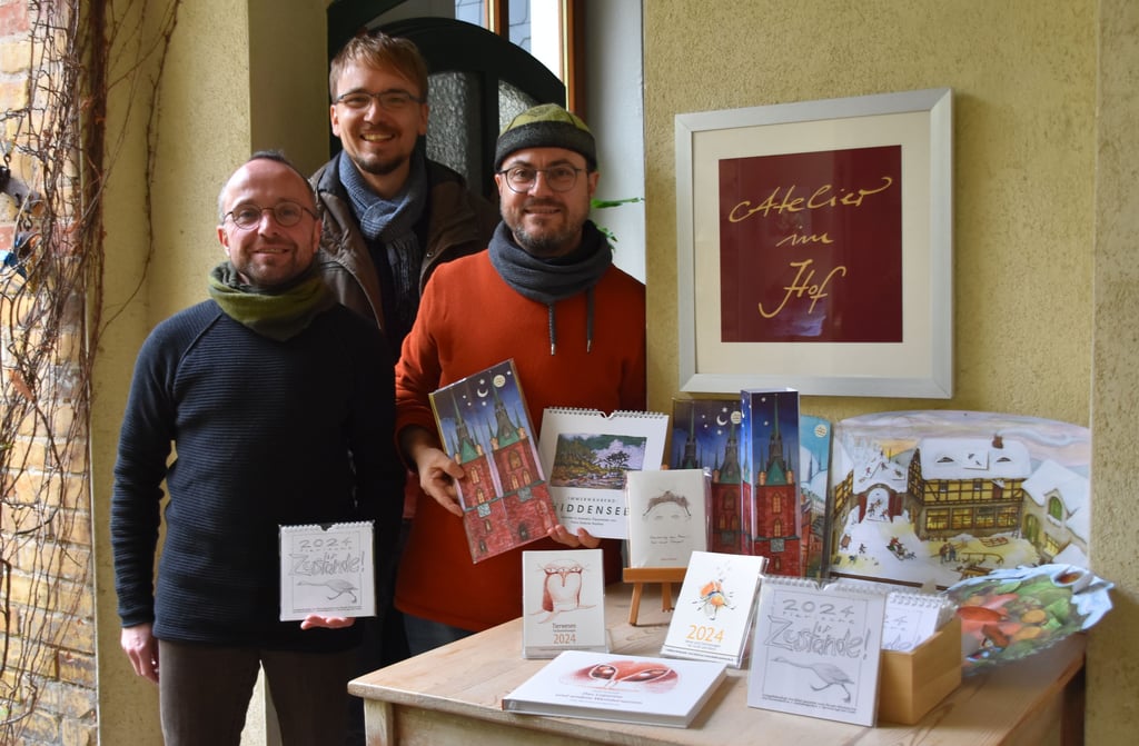 Vorweihnachtliche Papierkunst in Halle: Künstler laden zum Kalender ...
