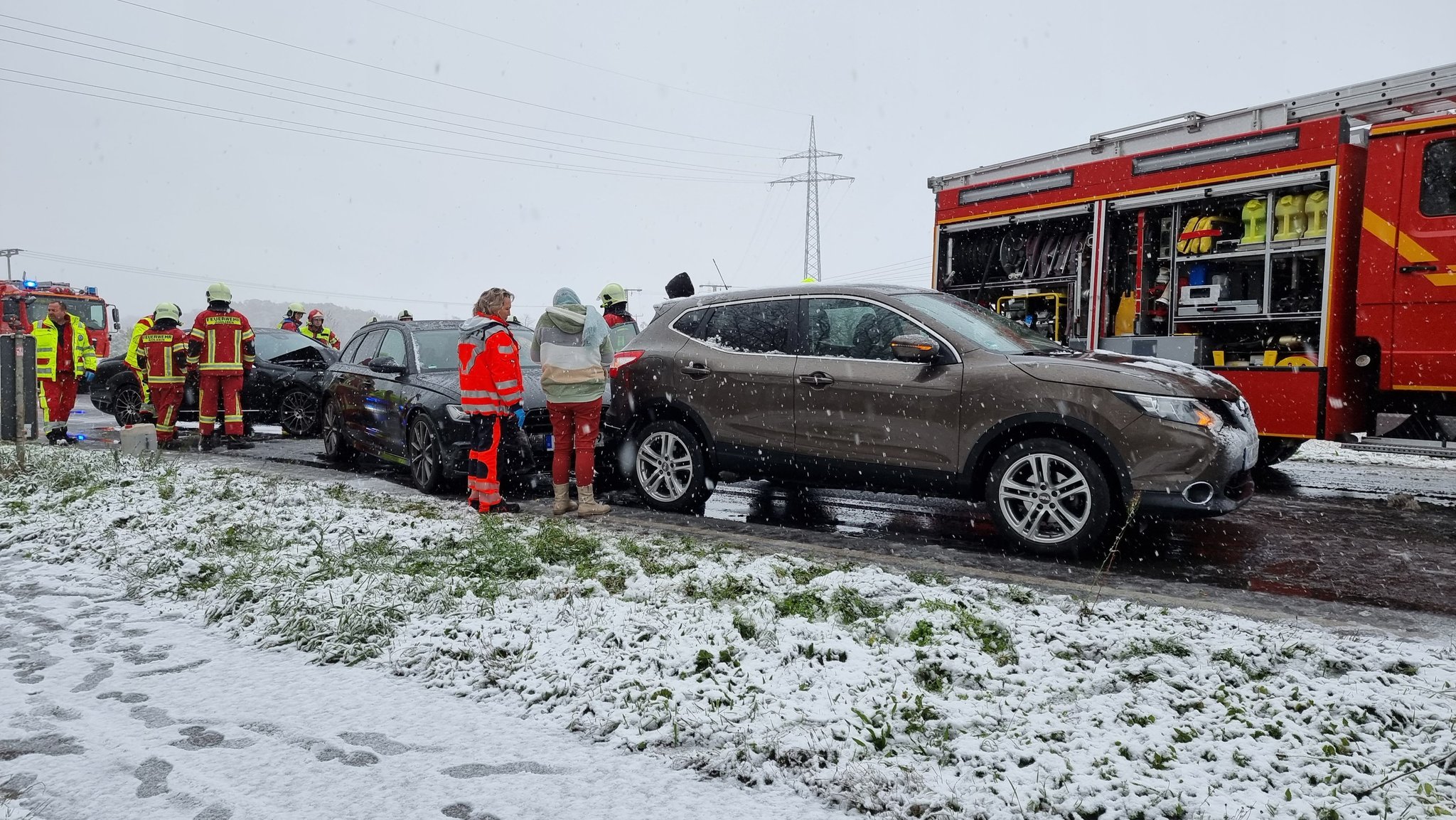Unfall mit drei Autos in Roßlau: 140.000 Euro Schaden bei Unfall im Schnee - B 184 ist ...