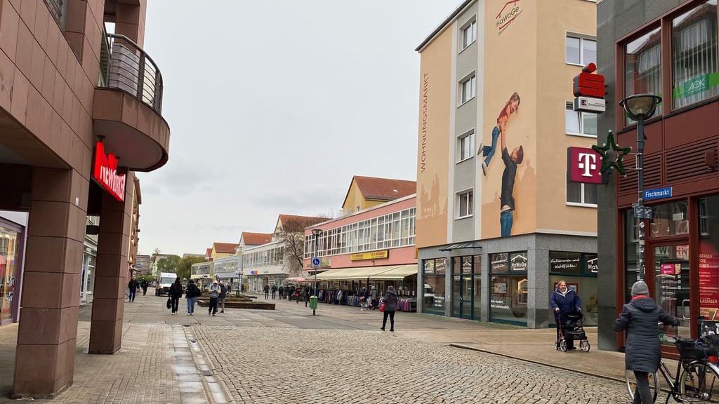 Stadtumbau: Spatenstich an Halberstadts Breiten Weg mit besonderen Souvenir