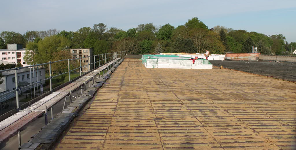 PV-Projekt auf kommunalen Dächern: Jahrelang regnet es hinein: Solar ...