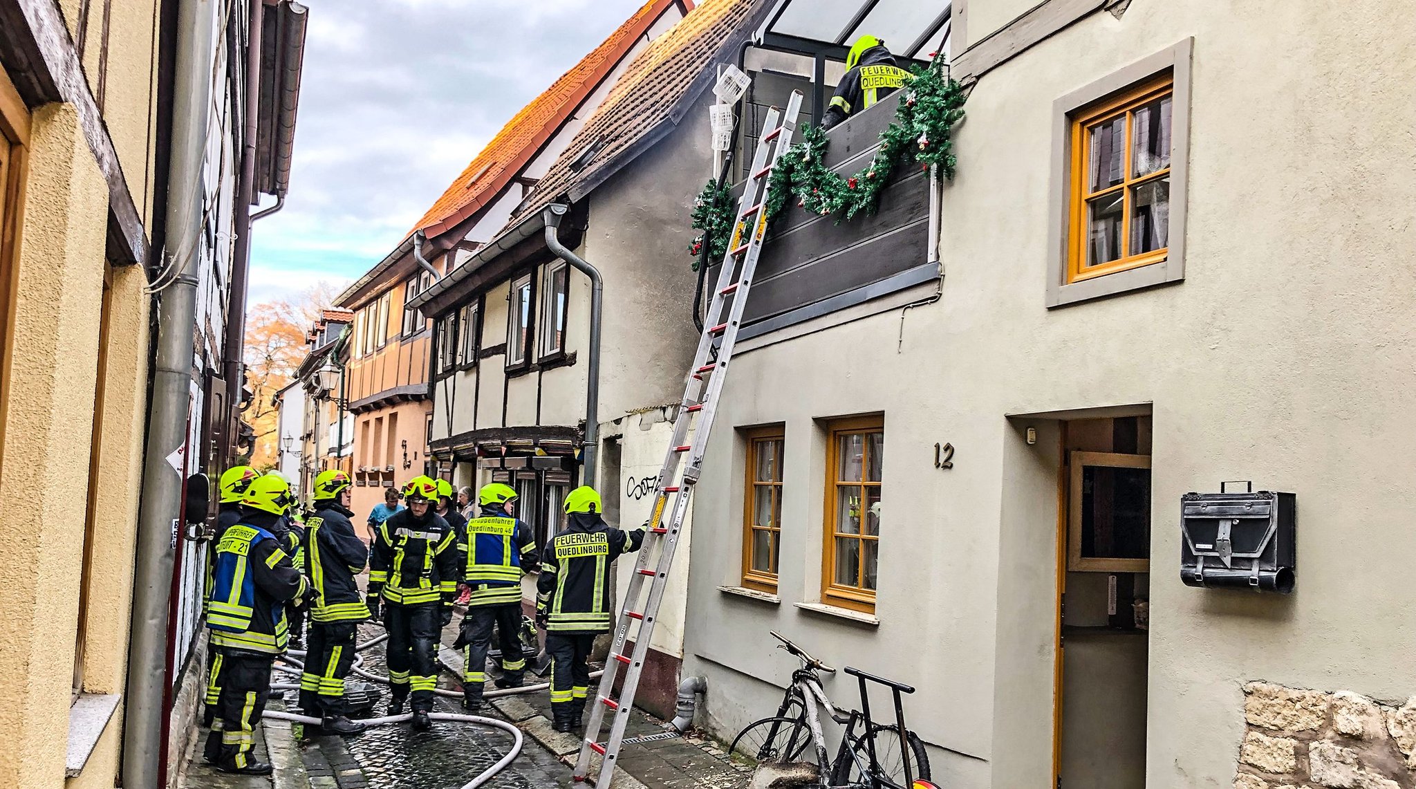 Brand in Fachwerkhaus in Quedlinburg: Wie Feuerwehr eine Katastrophe verhinderte