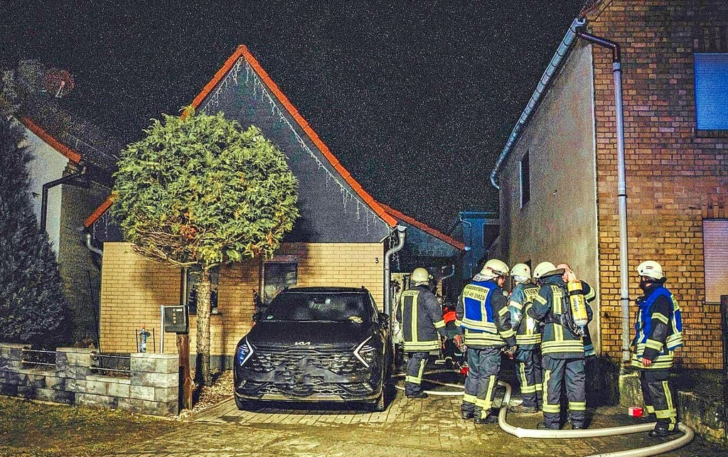 Haus derzeit unbewohnbar: Rettung in letzter Minute bei Hausbrand in ...