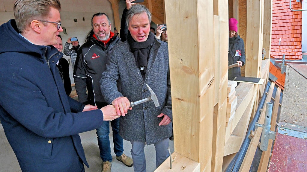 Richtfest gefeiert: Sanierung der Hohen Straße in Aschersleben geht ...