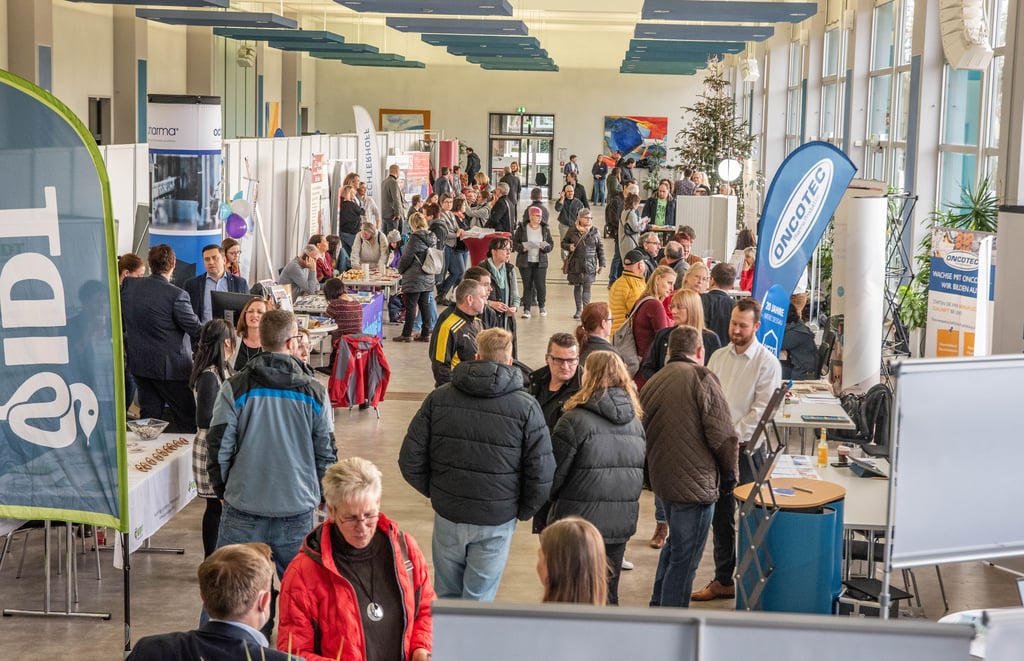 Im Saal der Stadtwerke: 49 Unternehmen präsentieren sich - Stadt Dessau ...